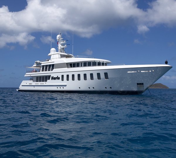 Outstanding 62m Feadship Motor Yacht POSITIVE CARRY underway — Yacht ...